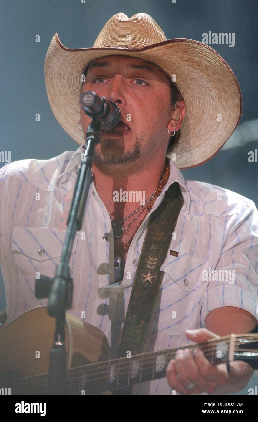 08 June 2007 - Nashville, Tennessee - Jason Aldean. 2007 CMA Music ...