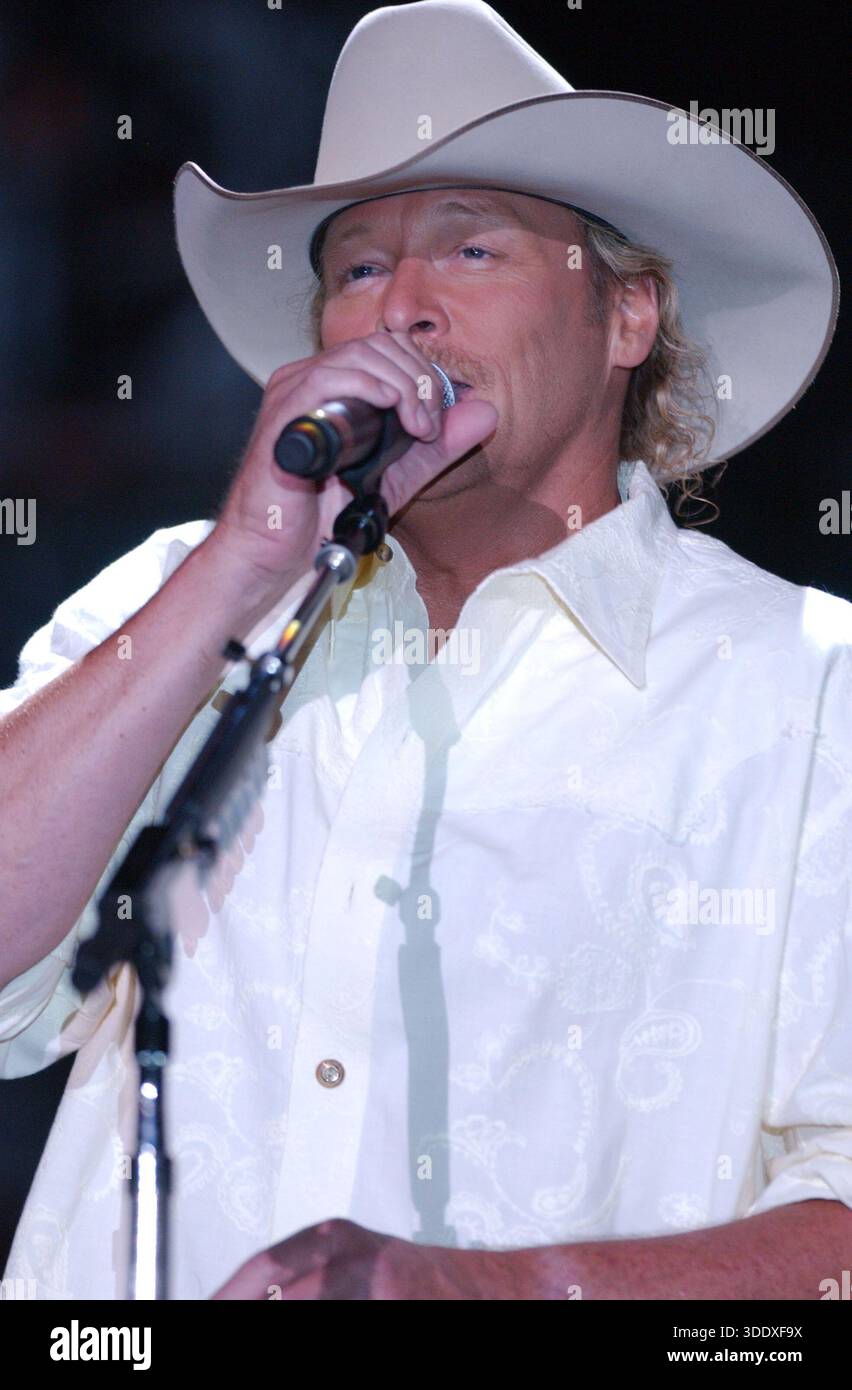 07 June 2007 - Nashville, Tennessee - Alan Jackson. 2007 CMA Music ...
