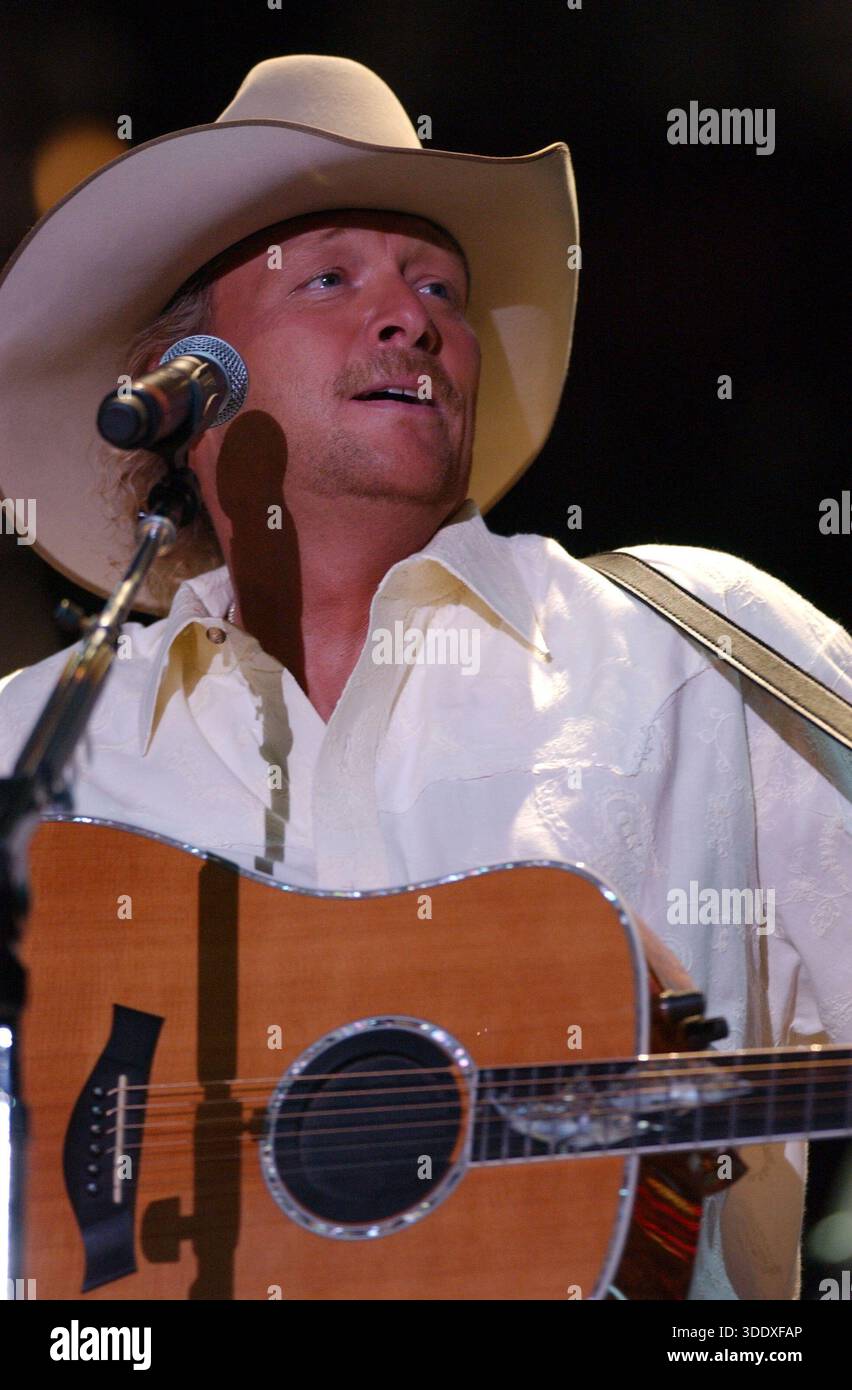 07 June 2007 - Nashville, Tennessee - Alan Jackson. 2007 CMA Music ...