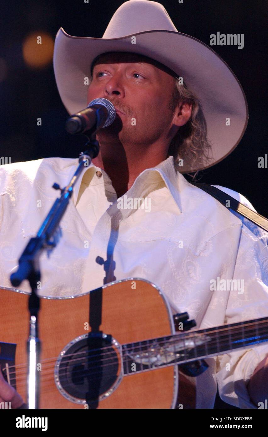07 June 2007 - Nashville, Tennessee - Alan Jackson. 2007 CMA Music ...