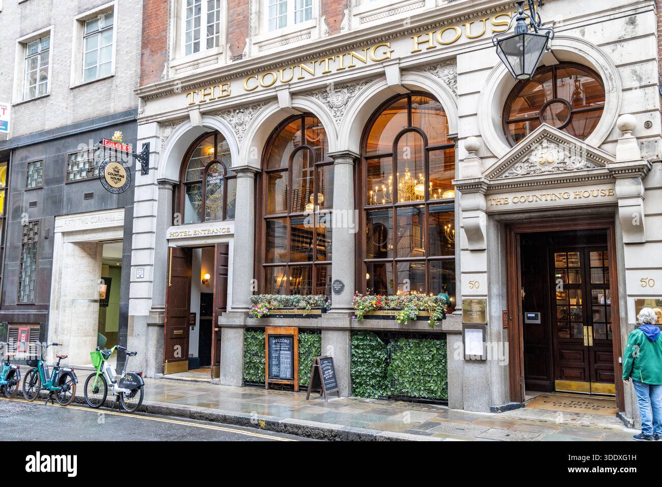 City of London,England, the Counting House historic pub with rooms and ...