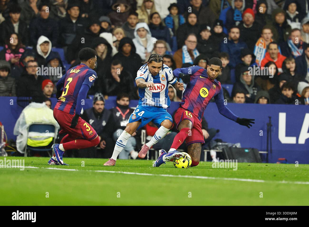 (L-R) Tyrhys Dolan (Espanyol), Marcus Rashford (Barcelona), JANUARY 3 ...