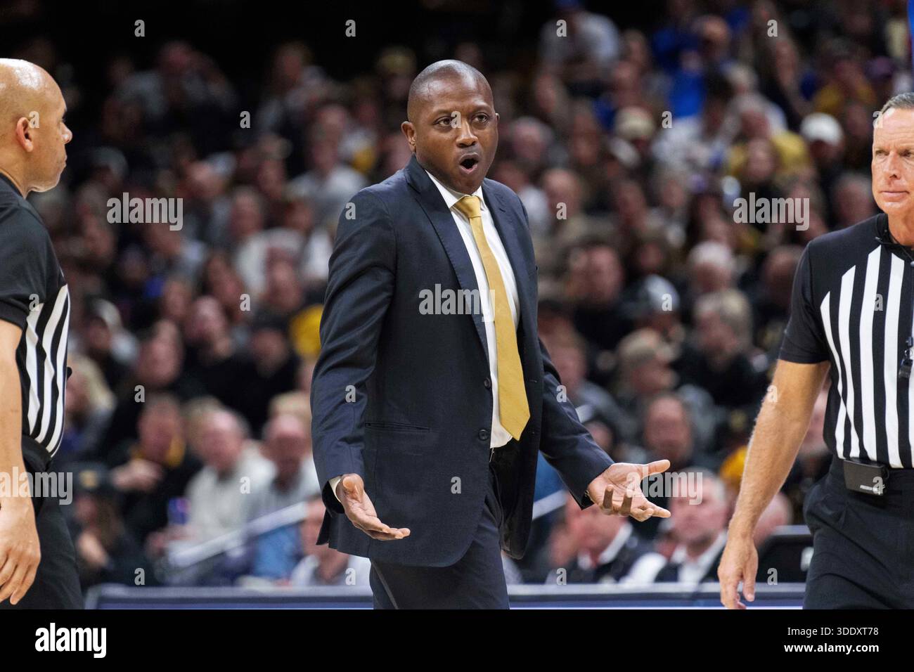 Missouri head coach Dennis Gates argues a call during the second half ...
