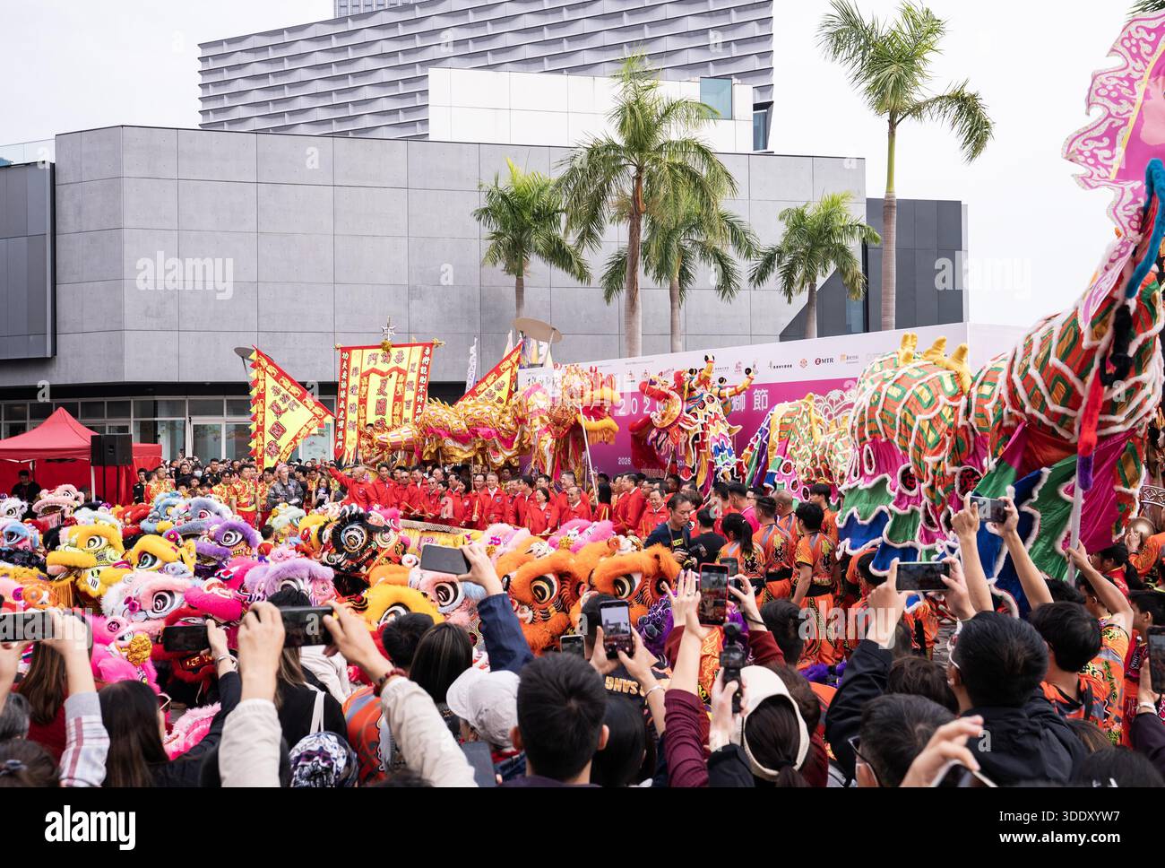 **CHINESE MAINLAND, HONG KONG, MACAU AND TAIWAN OUT**Performers parade ...