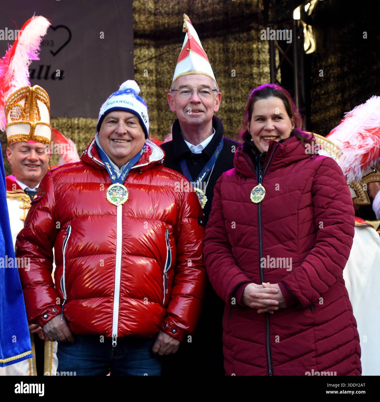 Bekamen Narrhalla Faschingsorden Dr Axel Munz Angermaier Tracht ...