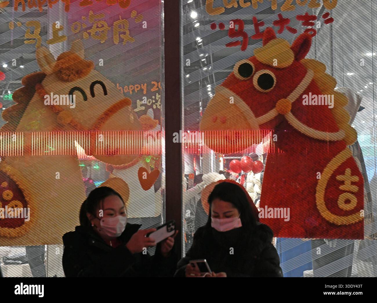 Residents welcome the New Year 2026 amid auspicious snowfall in Huainan ...