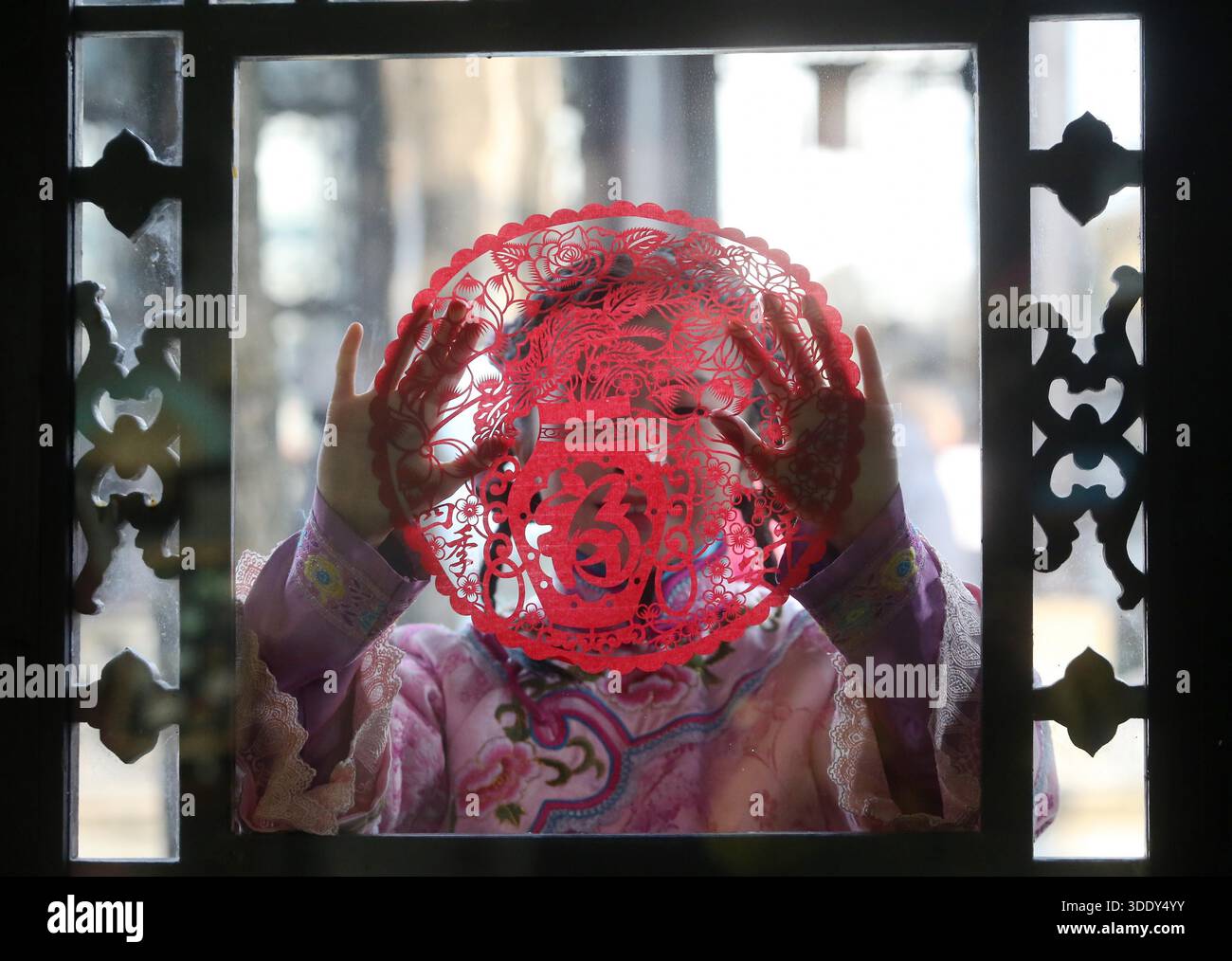 Children write 'Fu' Characters and paste window paper-cuttings to ...