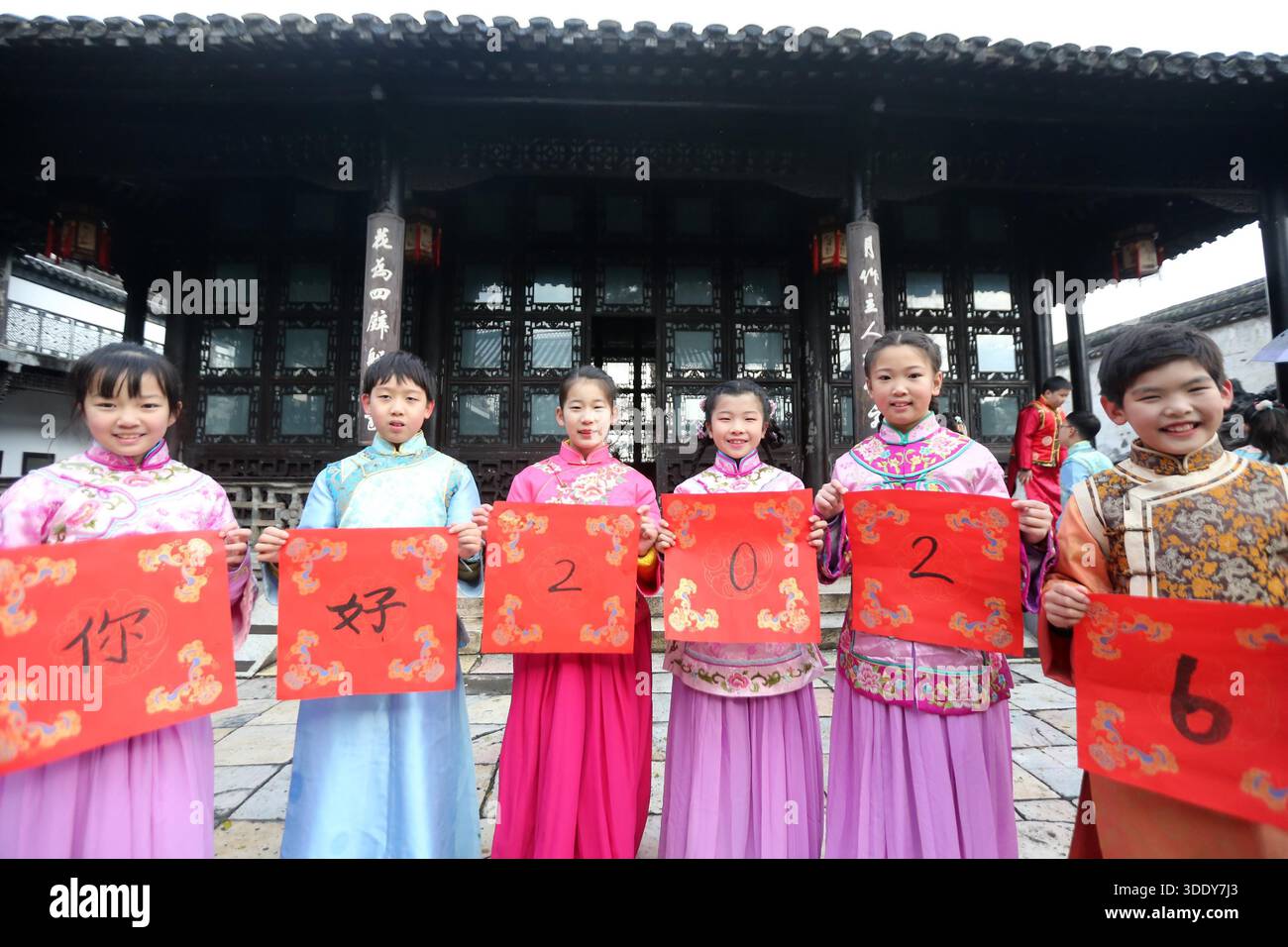 Children write 'Fu' Characters and paste window paper-cuttings to ...