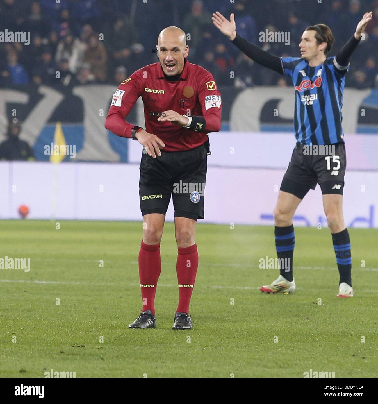 The Referee Michael Fabbri gestures during Atalanta BC vs AS Roma, 18 ...