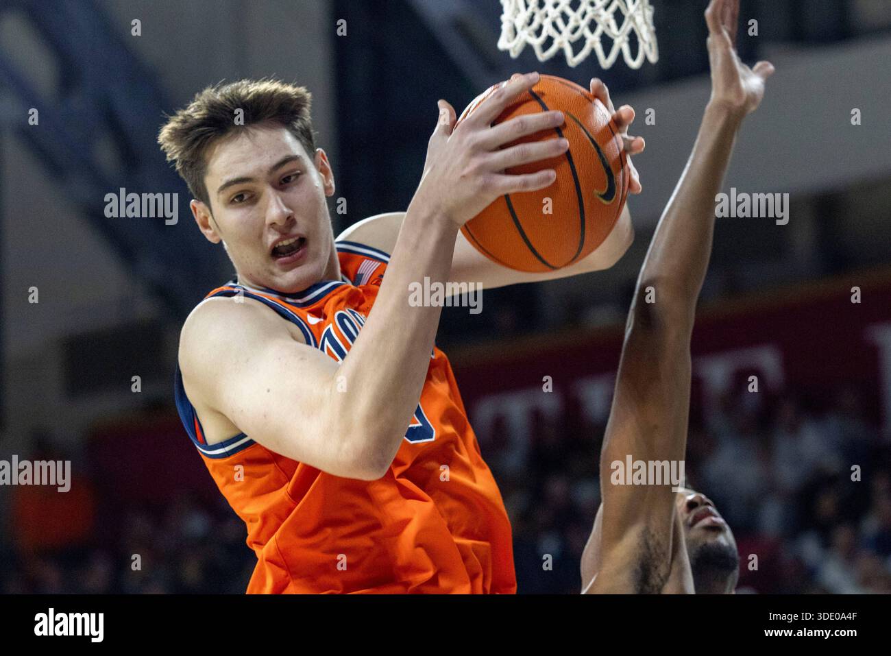 Illinois forward David Mirkovic (0) in action during an NCAA college ...