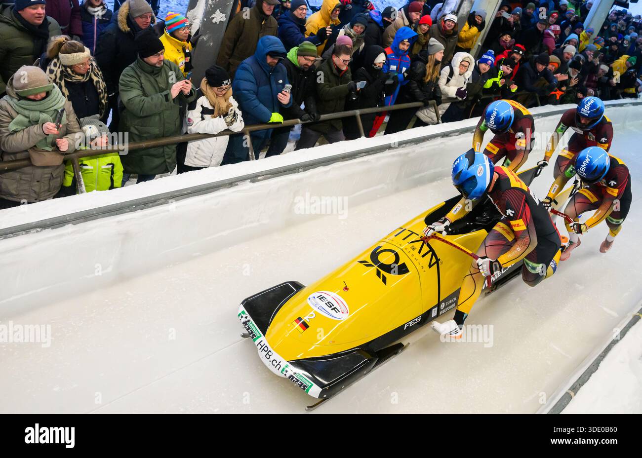 04 January 2026, North Rhine-Westphalia, Winterberg: Bobsleigh: World ...