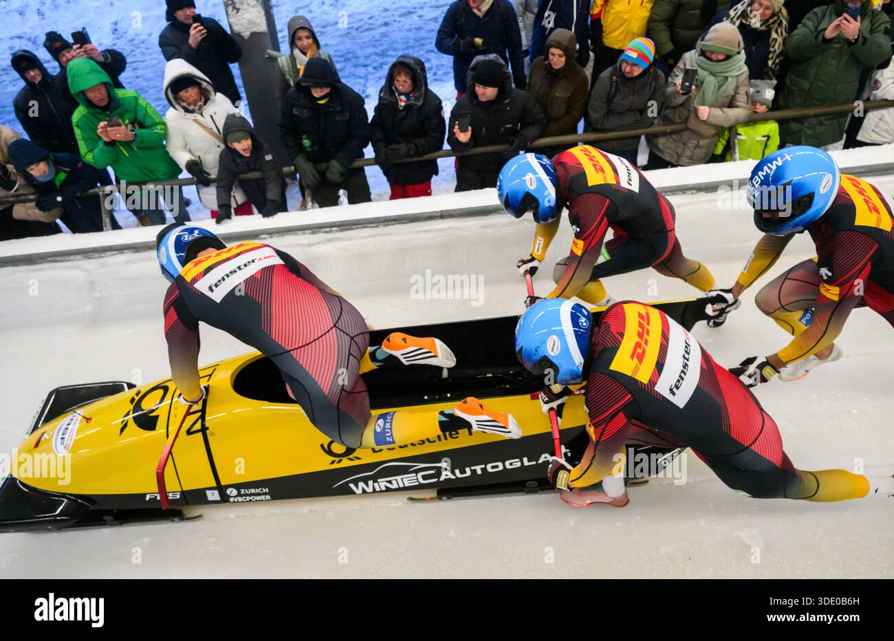 04 January 2026, North Rhine-Westphalia, Winterberg: Bobsleigh: World ...