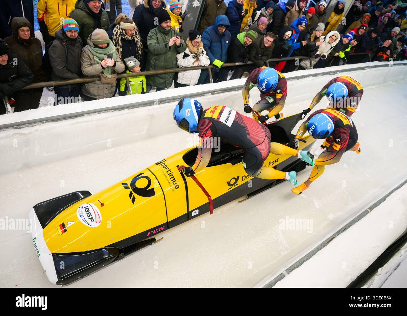04 January 2026, North Rhine-Westphalia, Winterberg: Bobsleigh: World ...