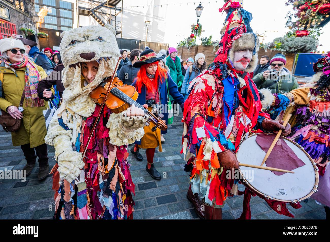 London, UK. 4 Jan 2026. King Bean and Queen Pea: Cakes distributed at ...