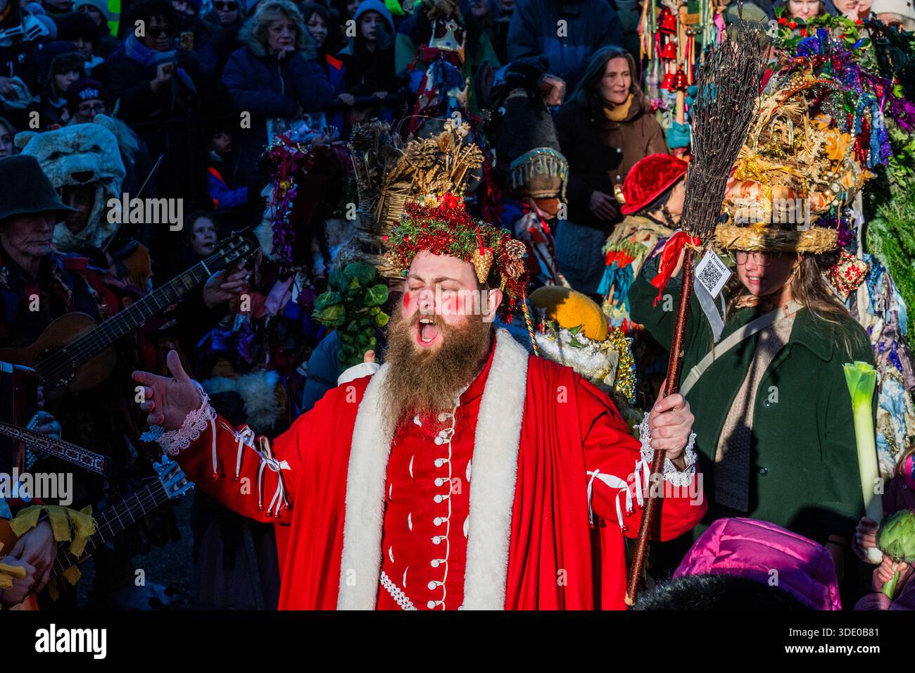 London, UK. 4 Jan 2026. King Bean and Queen Pea: Cakes distributed at ...