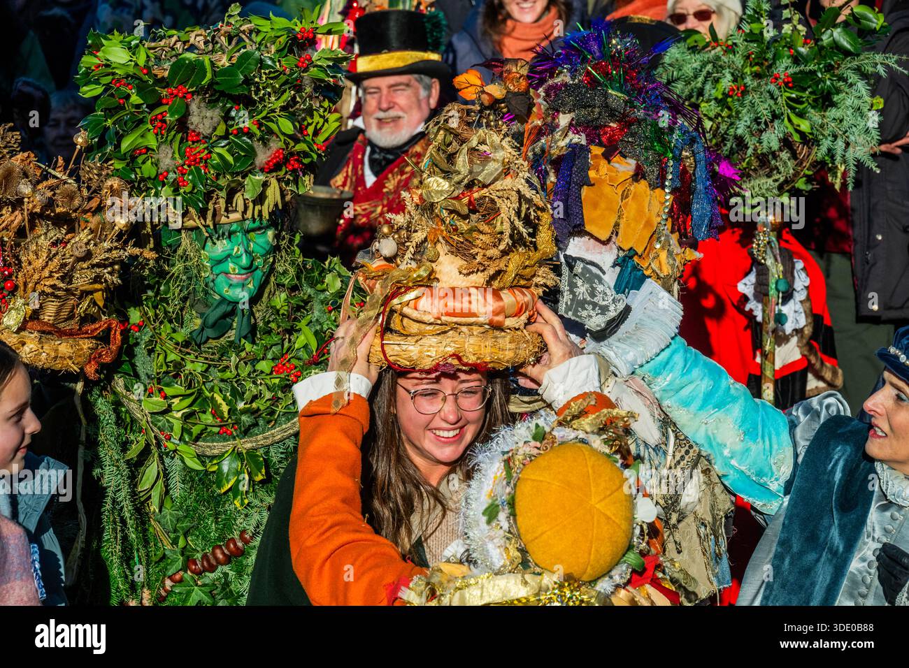 London, UK. 4 Jan 2026. King Bean and Queen Pea: Cakes distributed at ...