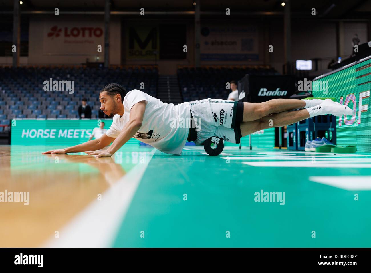 Jordan Roland (Gladiators Trier) beim Warm Up, Vet Concept Gladiators ...