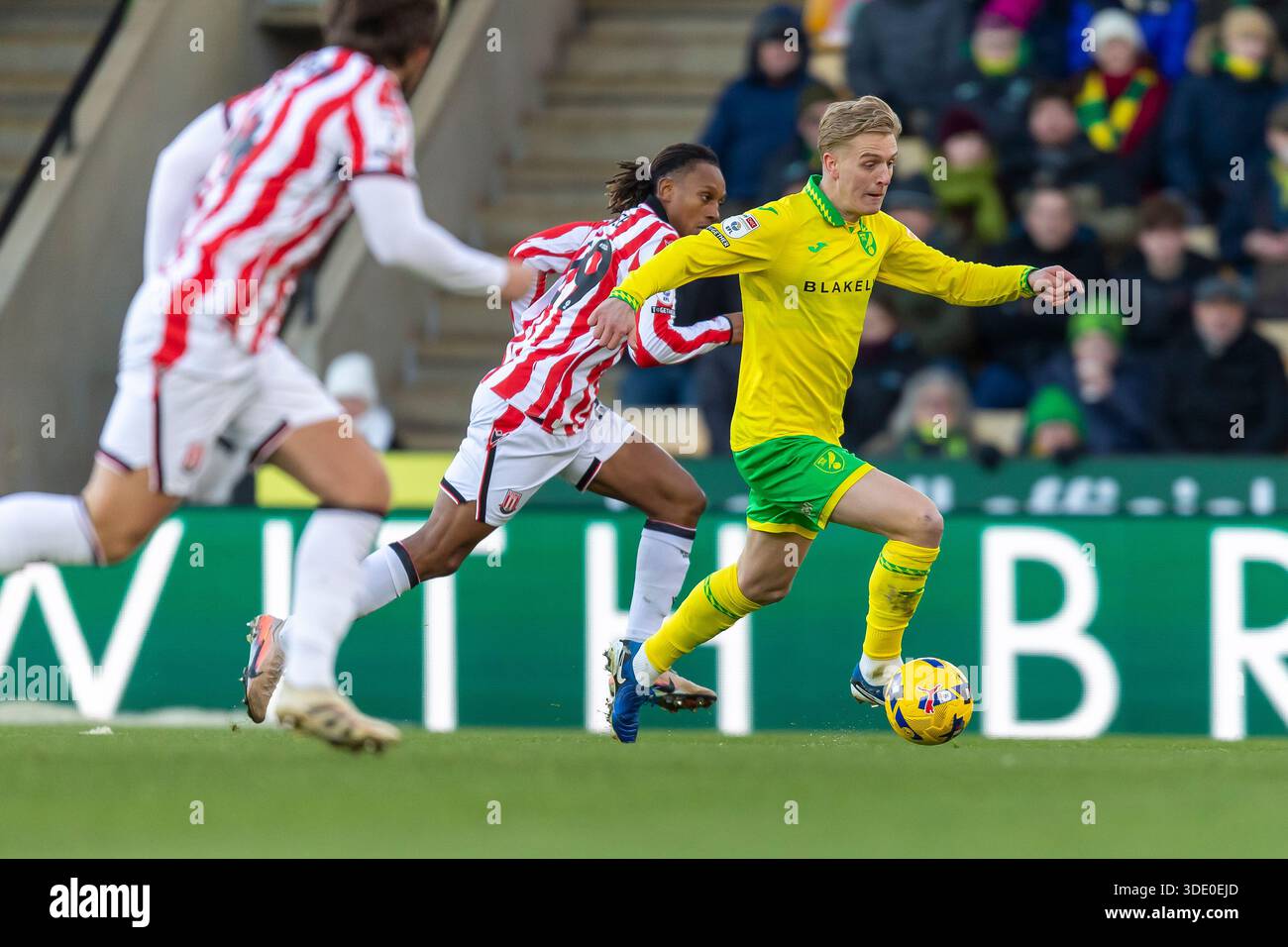 Pelle Mattsson of Norwich City and Lamine Cissé of Stoke City battle ...