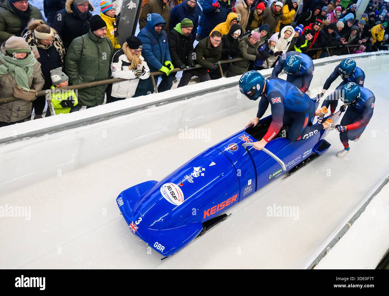04 January 2026, North Rhine-Westphalia, Winterberg: Bobsleigh: World ...