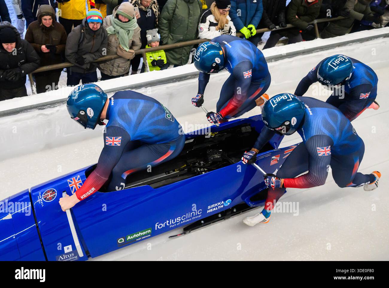 04 January 2026, North Rhine-Westphalia, Winterberg: Bobsleigh: World ...