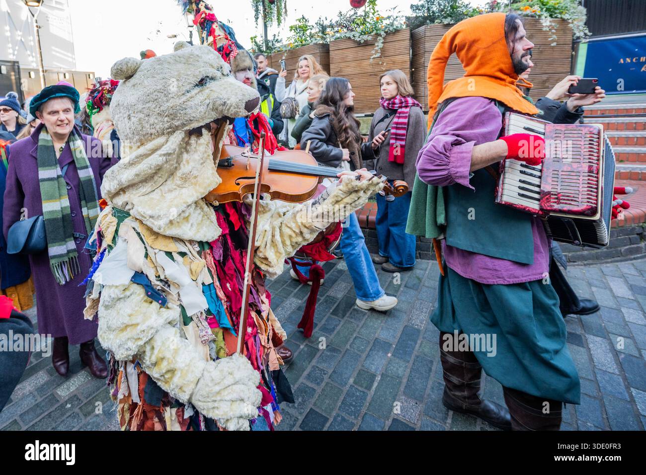 London, UK. 4 Jan 2026. King Bean and Queen Pea: Cakes distributed at ...