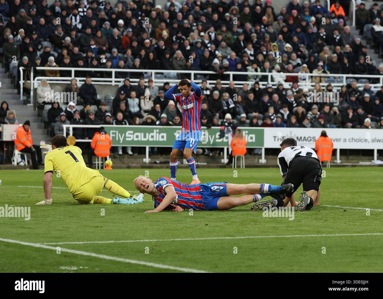 Newcastle Upon Tyne, England, 4th January 2026. Wil Hughes of Crystal ...