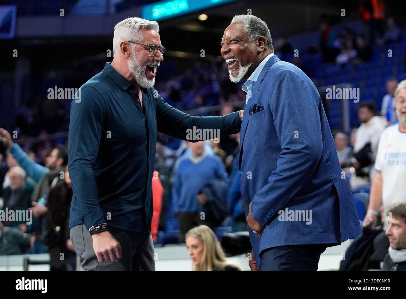 Madrid, Spain. 04th Jan, 2026. Basketball legends Joe Arlauckas and ...