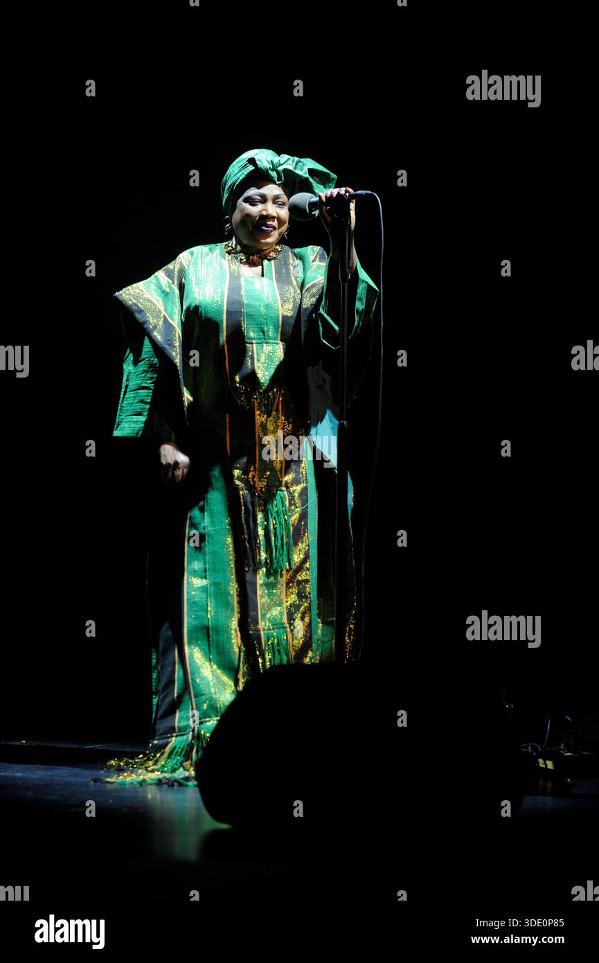 Die malische Sängerin Nainy Diabate beim Internationalen Jazz Festival ...
