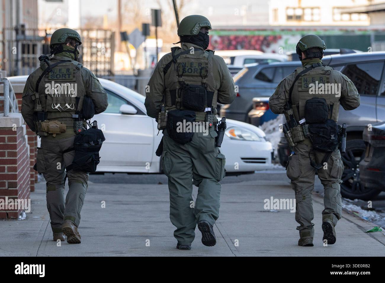 Federal officers walk around Metropolitan Detention Center on Sunday ...