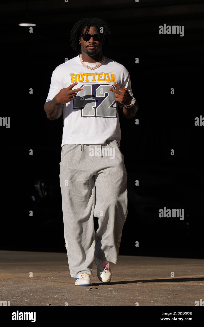Cincinnati Bengals defensive end Shemar Stewart arrives before an NFL ...