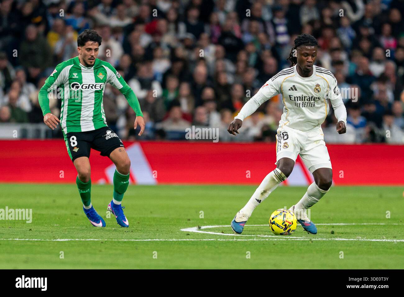 Real Madrid CF’s Eduardo Camavinga (r) and Real Betis Balompie's Pablo ...