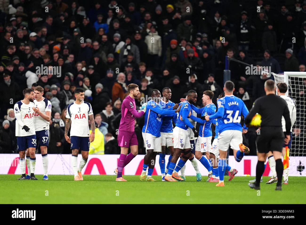 Tempers fray between Tottenham Hotspur and Sunderland players following ...
