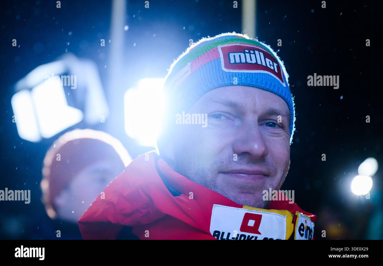 04 January 2026, North Rhine-Westphalia, Winterberg: Bobsleigh: World ...