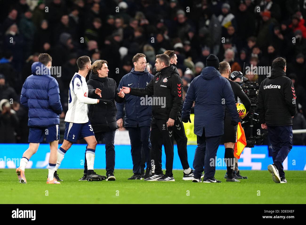 Tottenham Hotspur's Rodrigo Bentancur and manager Thomas Frank react ...