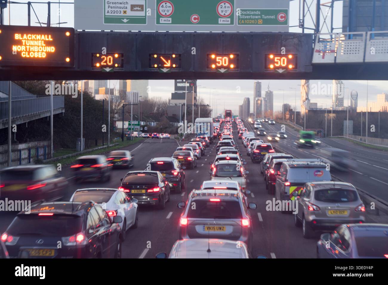 London Greenwich, UK, 4th Jan 2025. Traffic builds up no A102 north ...