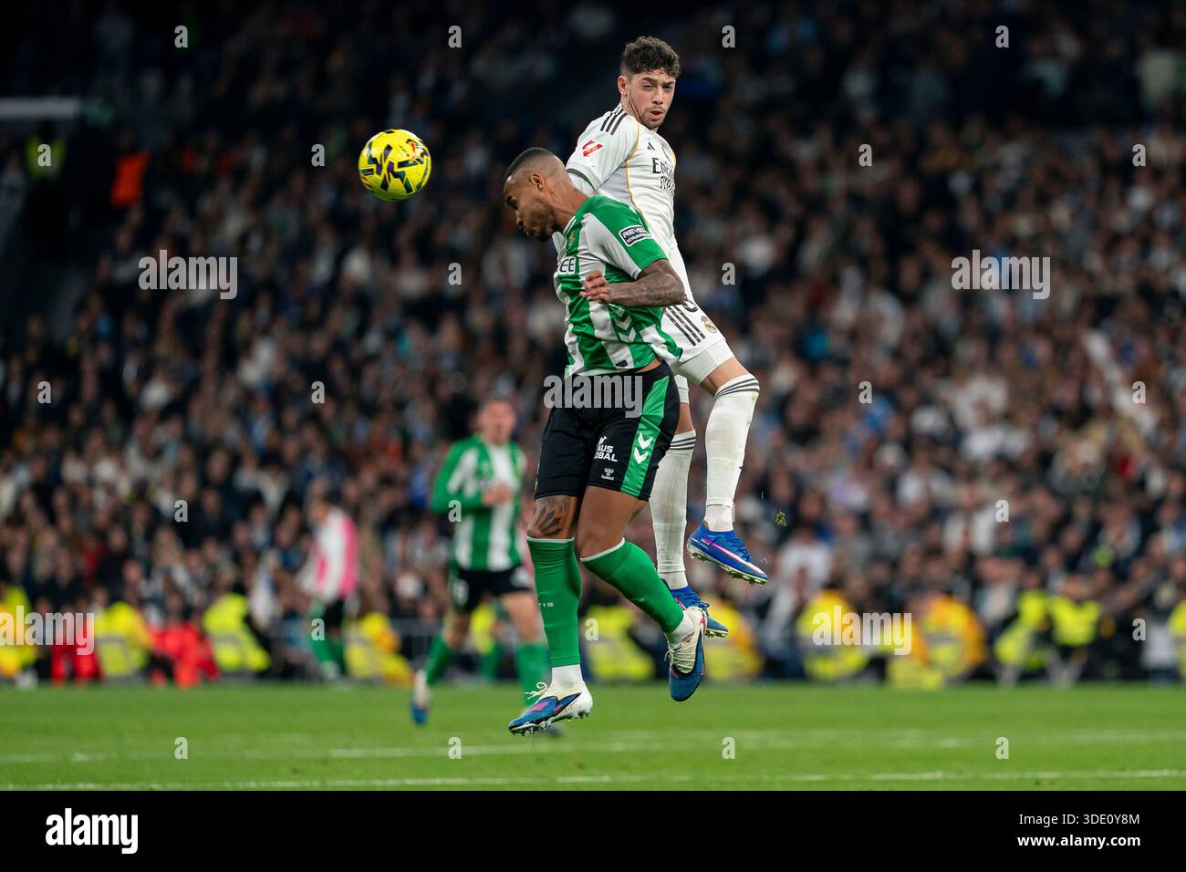 Real Madrid CF’s Fede Valverde (r) and Real Betis Balompie's Nelson ...