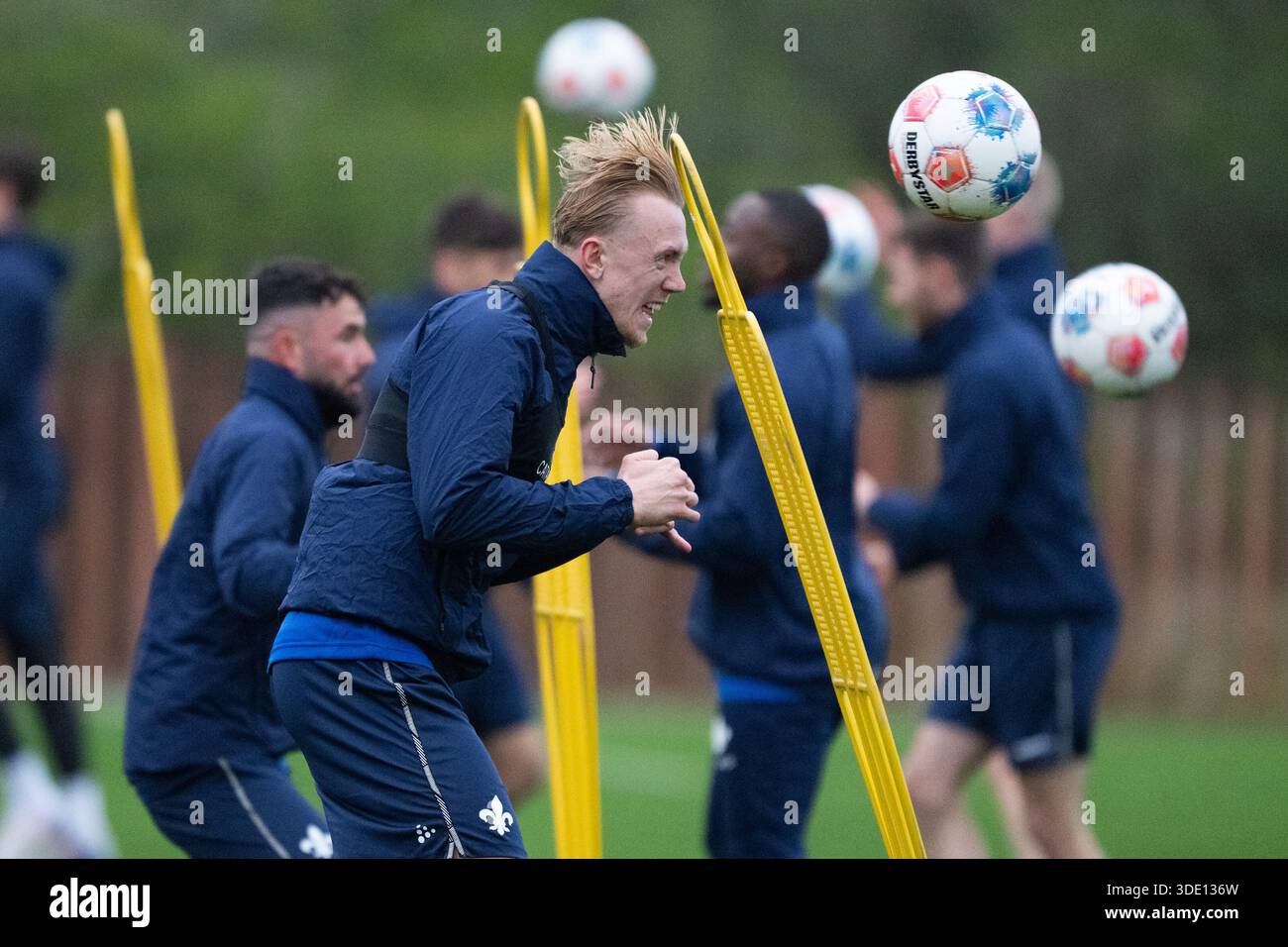 Isac Lidberg (SV Darmstadt 1898, #07) am Ball, ESP, SV Darmstadt 98 ...