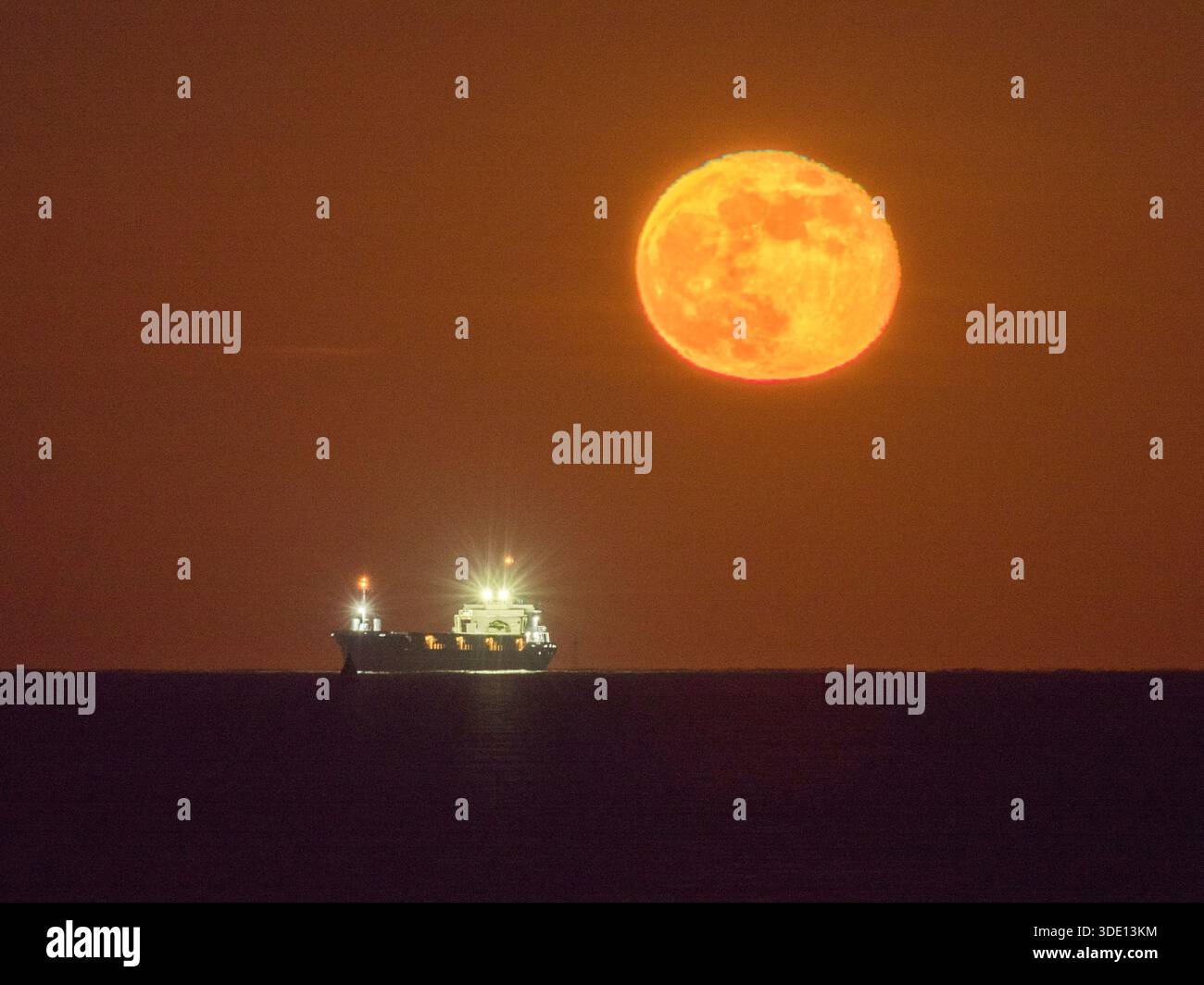 Sheerness, Kent, UK. 4th Jan, 2026. UK Weather: the stunning Wolf ...