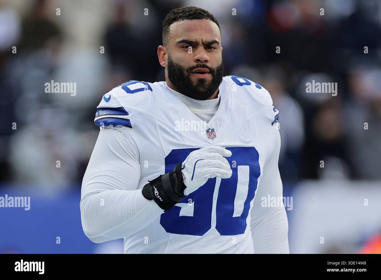 Dallas Cowboys defensive tackle Solomon Thomas (90) warms up before ...