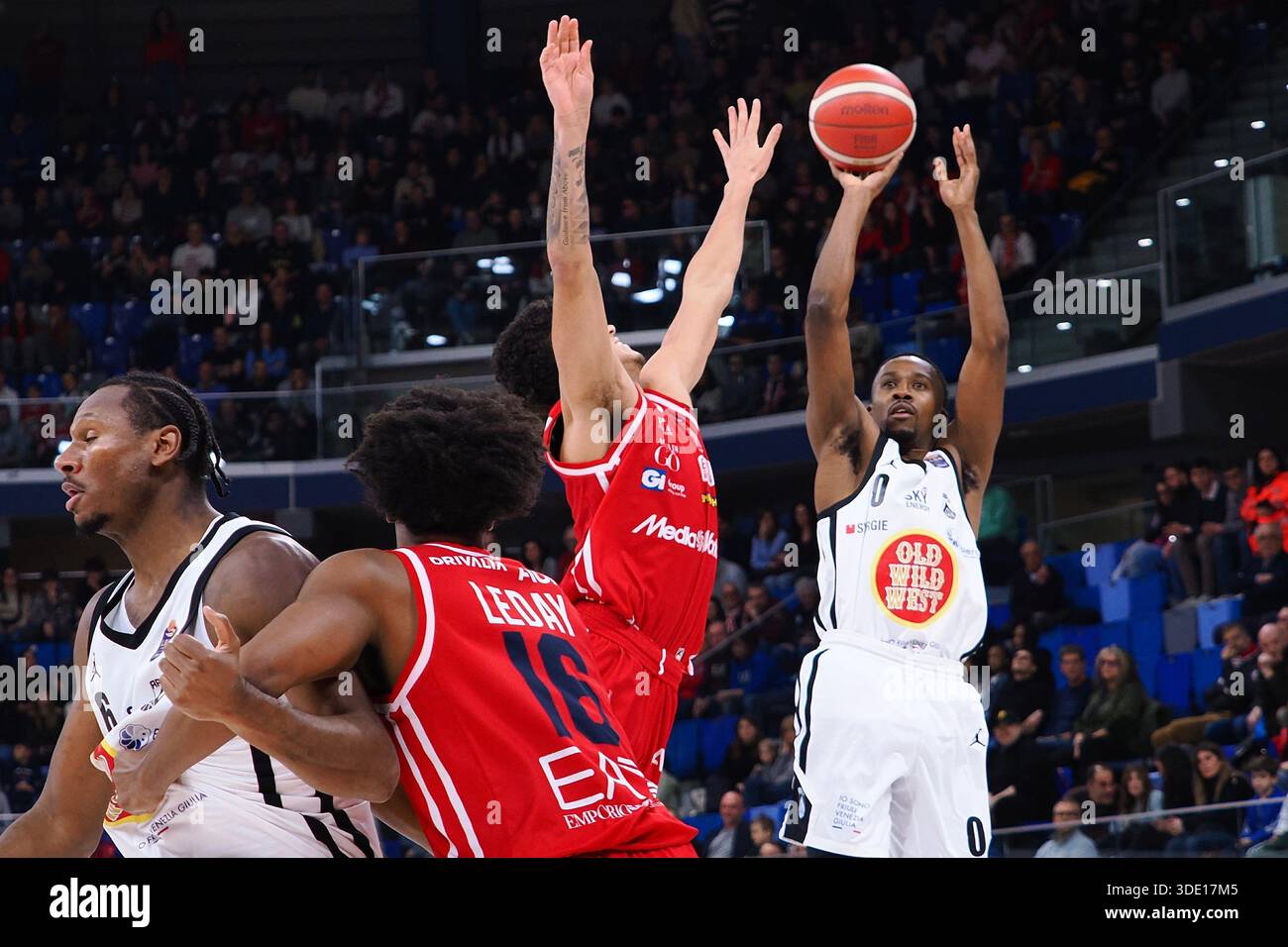 Semaj Christon (APU Old Wild West Udine) during EA7 Emporio Armani ...