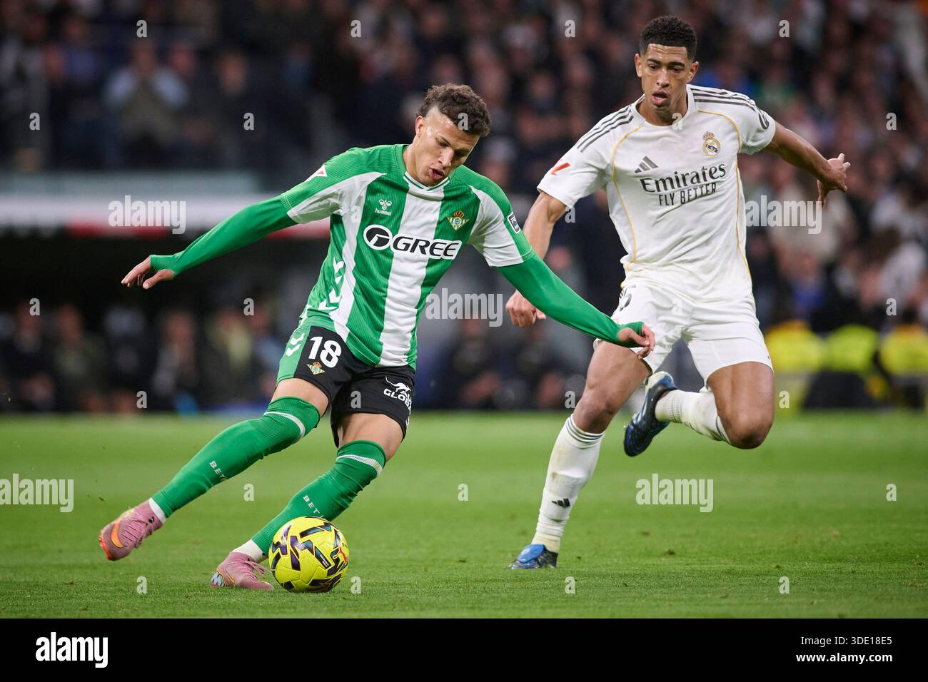 Real Madrid CF’s Jude Bellingham (r) and Real Betis Balompie's Nelson ...