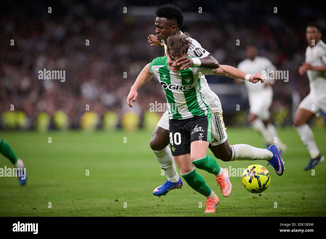 Real Madrid CF’s Vinicius Junior (r) and Real Betis Balompie's Ángel ...