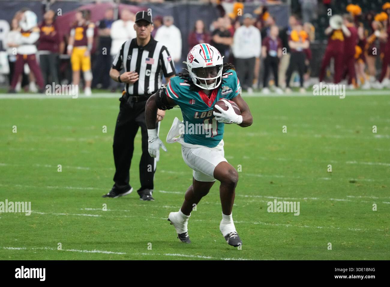 New Mexico running back D.J. McKinney (4) runs down field during the ...