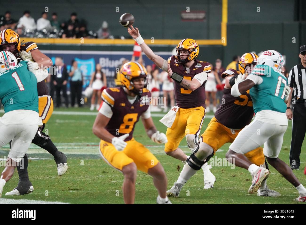Minnesota quarterback Drake Lindsey (5) unleashes a pass from the ...