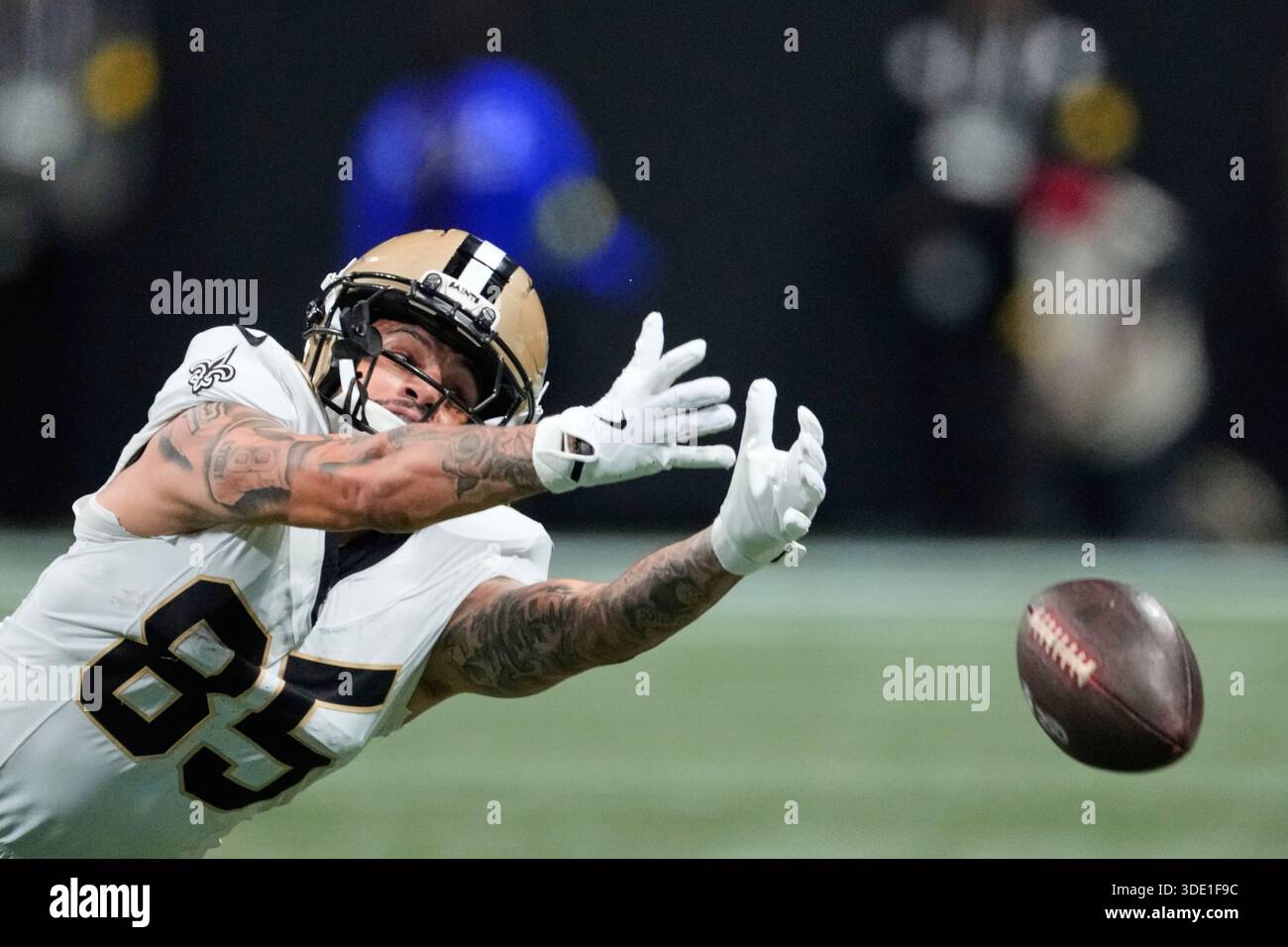 New Orleans Saints wide receiver Ronnie Bell (85) tries in vain to pull ...