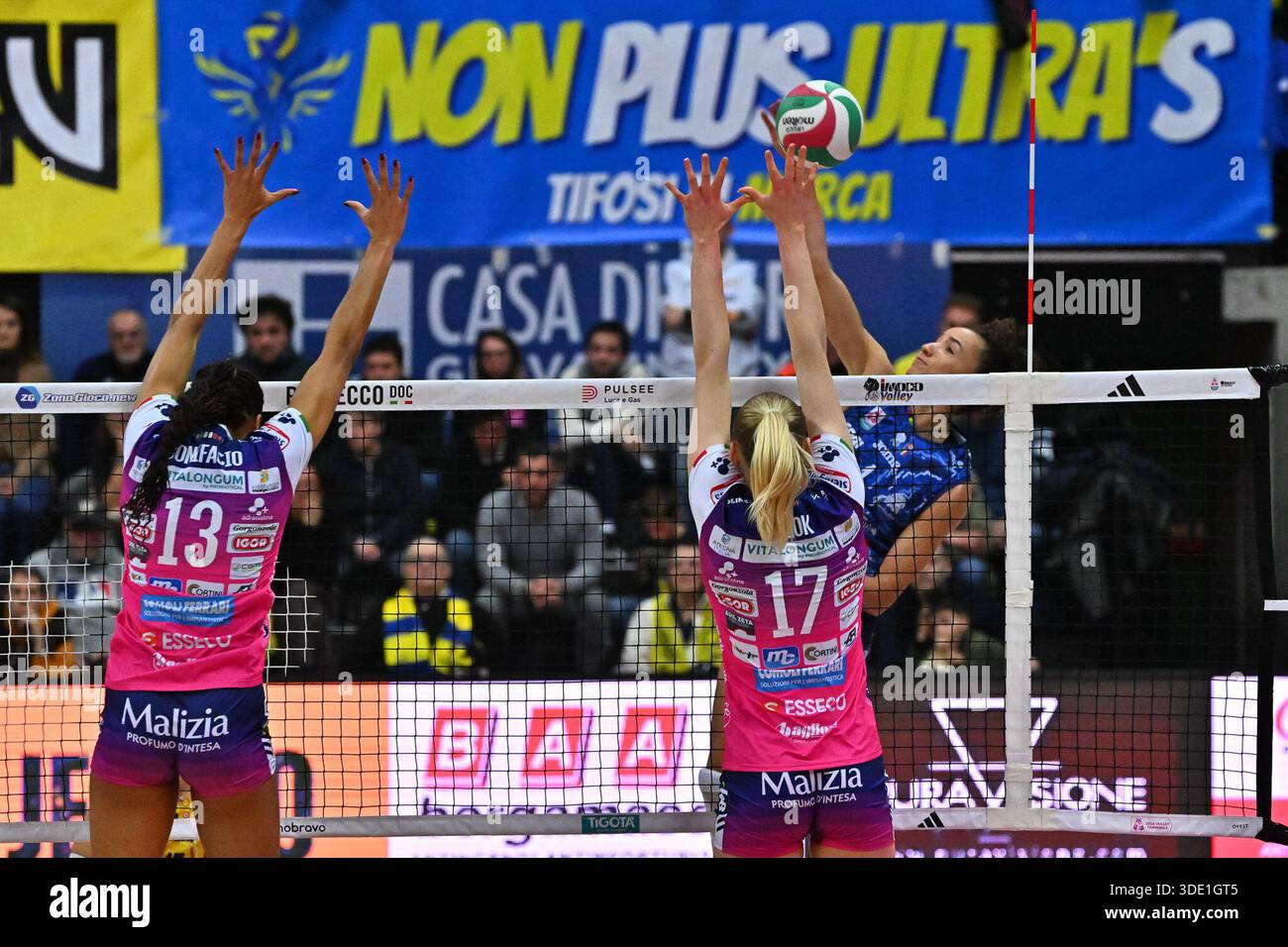 Gabriela Braga Guimaraes ( Prosecco DOC Imoco Volley Stock Photo - Alamy