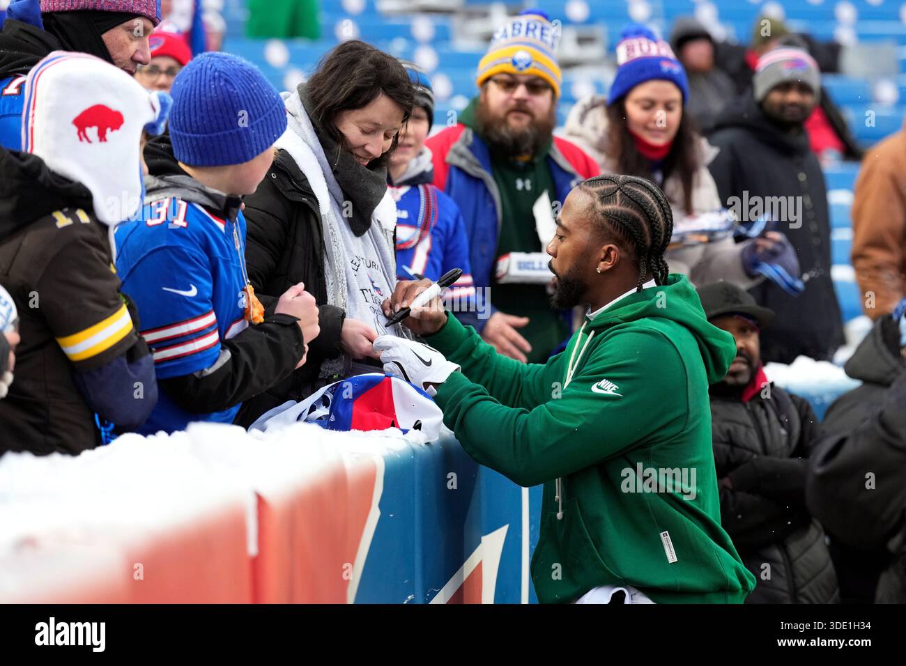 New York Jets quarterback Tyrod Taylor signs autographs before an NFL ...