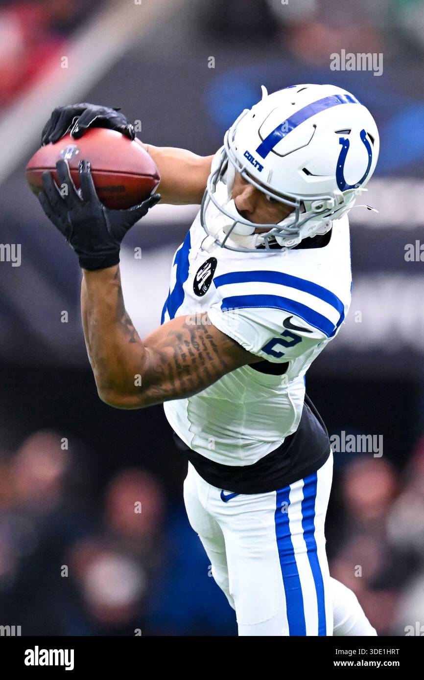Indianapolis Colts wide receiver Josh Downs (2) catches a pass against ...