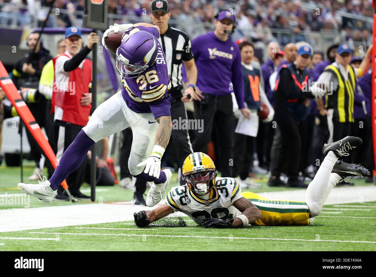 Minnesota Vikings running back Zavier Scott (36) runs from Green Bay ...