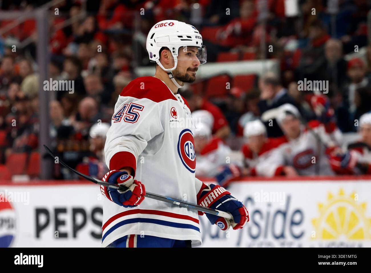 Montréal Canadiens' Alexandre Carrier (45) waits for a face-off against ...